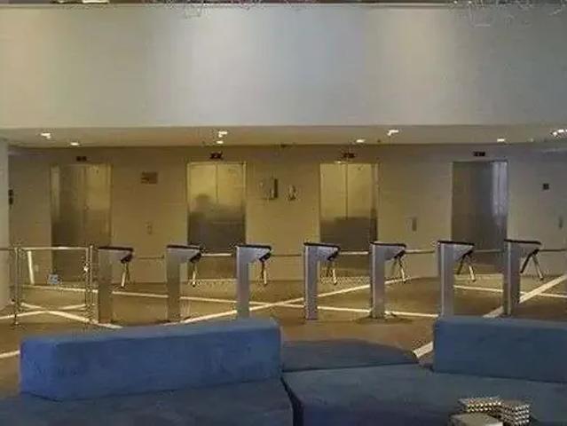 Conj. Comercial / Sala para Locação em Santos/SP Valongo