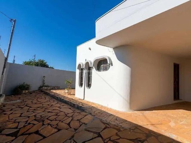 Conj. Comercial / Sala para Locação em Uberaba/MG Santa Marta 5 Quartos