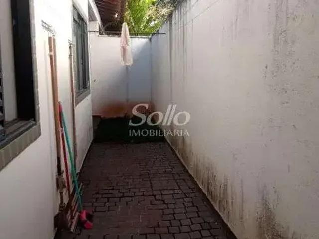 Conj. Comercial / Sala para Locação em Uberlândia/MG Morada da Colina 4 Quartos