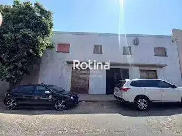 Conj. Comercial / Sala para Locação em Uberlândia/MG Saraiva