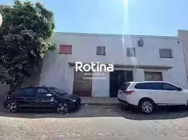 Conj. Comercial / Sala para Locação em Uberlândia/MG Saraiva
