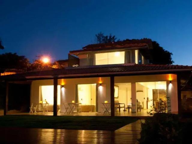 Conj. Comercial / Sala para Venda em Armação dos Búzios/RJ Centro 9 Quartos