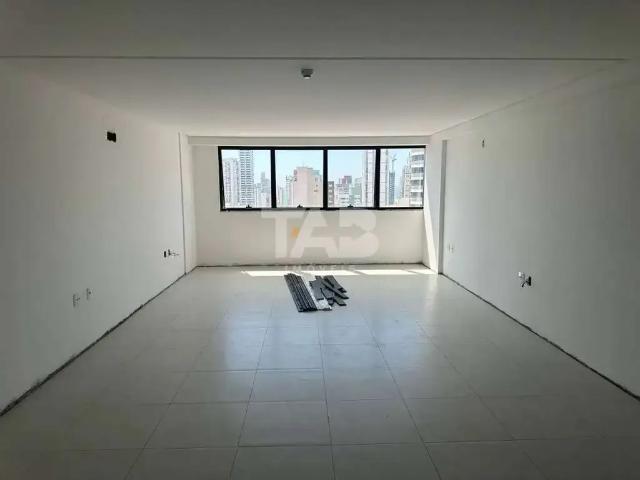 Conj. Comercial / Sala para Venda em Balneário Camboriú/SC Centro