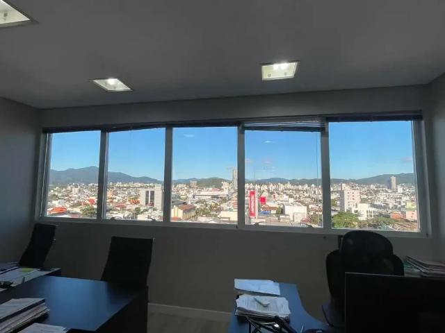 Conj. Comercial / Sala para Venda em Balneário Camboriú/SC Centro