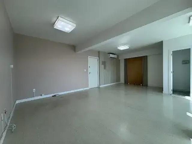 Conj. Comercial / Sala para Venda em Balneário Camboriú/SC Centro