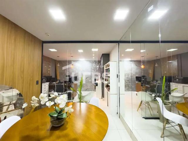 Conj. Comercial / Sala para Venda em Goiânia/GO Setor Bueno 2 Quartos