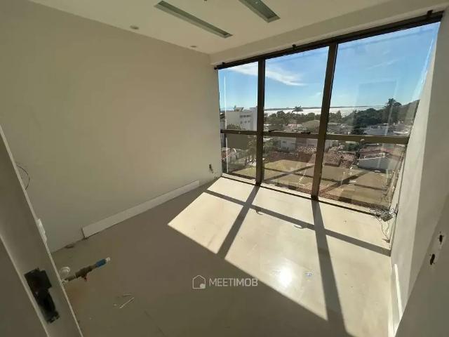 Conj. Comercial / Sala para Venda em Macaé/RJ Imbetiba 3 Quartos