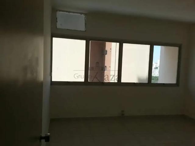 Conj. Comercial / Sala para Venda em São José dos Campos/SP Centro