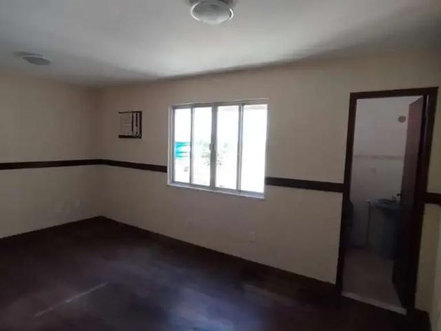 Conj. Comercial / Sala para Venda em São Pedro da Aldeia/RJ Centro