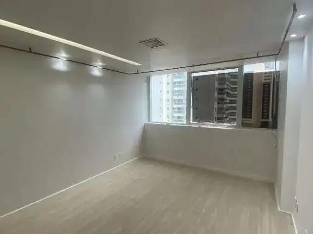 Conj. Comercial / Sala para Venda em Salvador/BA Caminho das Árvores