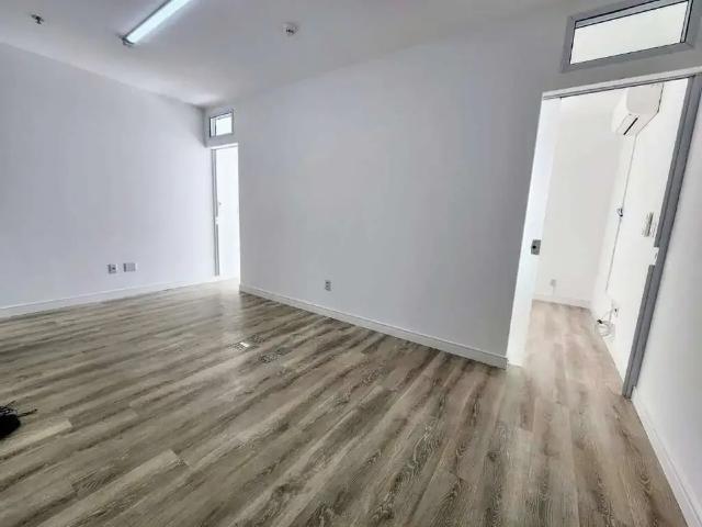 Conj. Comercial / Sala para Venda em Santos/SP Boqueirão