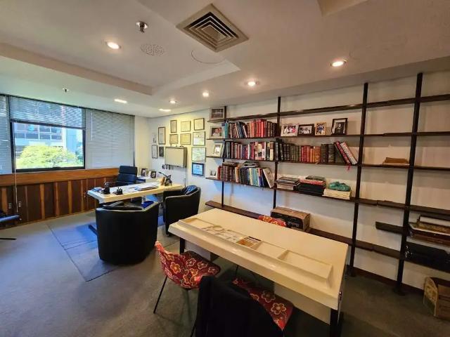 Conj. Comercial / Sala para Venda em Porto Alegre/RS Moinhos de Vento 2 Quartos