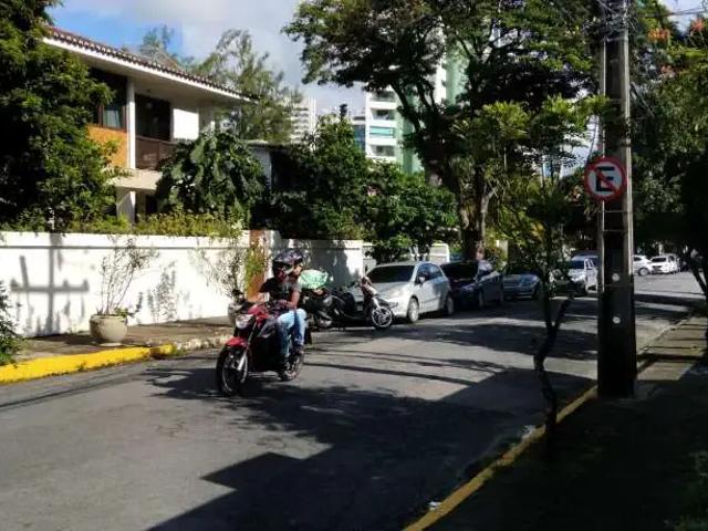 Conj. Comercial / Sala para Venda em Recife/PE Casa Forte 9 Quartos