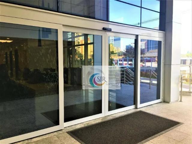 Conjunto com 203,00m² de área útil. 6 vagas de garagem