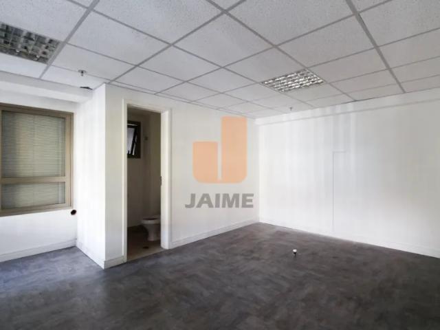 Conjunto comercial com vão livre, copa e 8 vagas