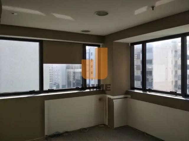 Conjunto comercial com vão livre e 2 vagas