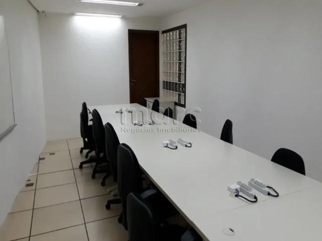 Conjunto comercial, com 208m², com banheiros e copa. Localização privilegiada, próximo ao metrô Repú