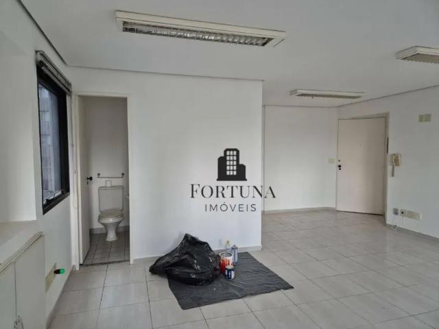 Conjunto comercial com 33 m², 1 vaga, ar condicionado, a 7 minutos a pé do metro Vila Mariana