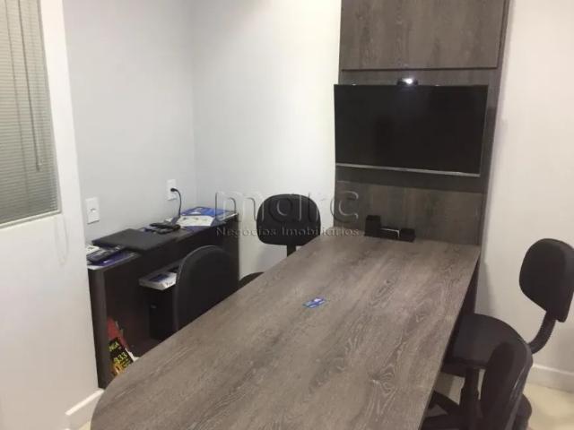 Conjunto comercial com 57m² no Ipiranga, com ar condicionado, banheiro, copa e 1 vaga de garagem