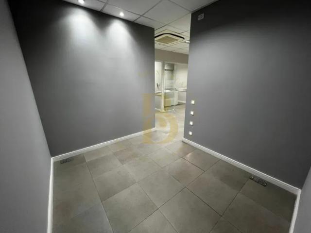 Conjunto Comercial Alto Padrão no Itaim Bibi? 152 m² | 5 Vagas | Mobiliado