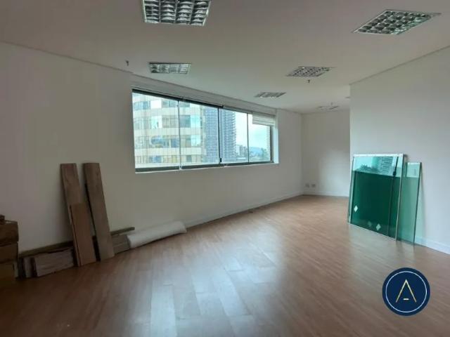 Conjunto Comercial com 60M² em Alphaville, Barueri