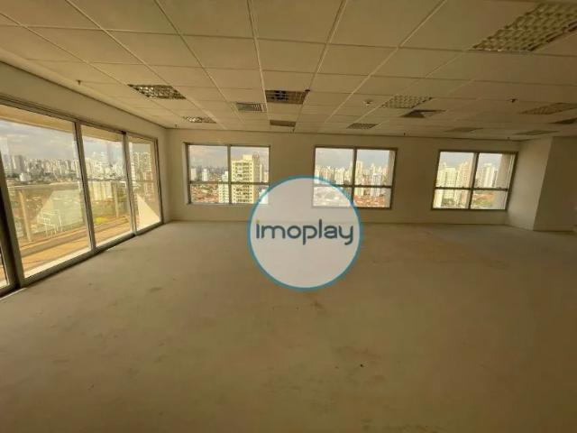 Conjunto comercial de 428m² vão livre, com 08 banheiros e ar condicionado