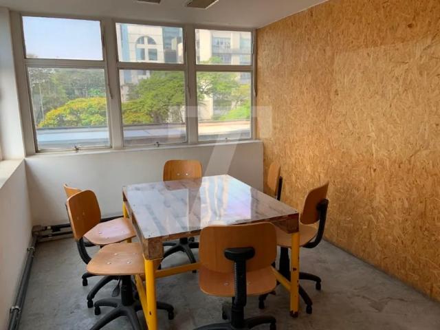 Conjunto Comercial localizado na Av. Brigadeiro Faria Lima