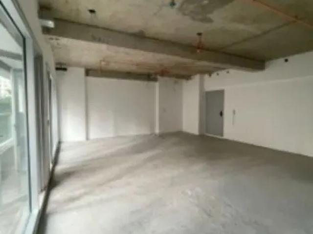 Conjunto comercial novo, em excelente localização!