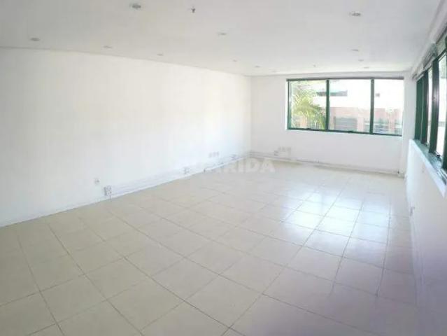 Conjunto comercial no Bairro Centro Histórico