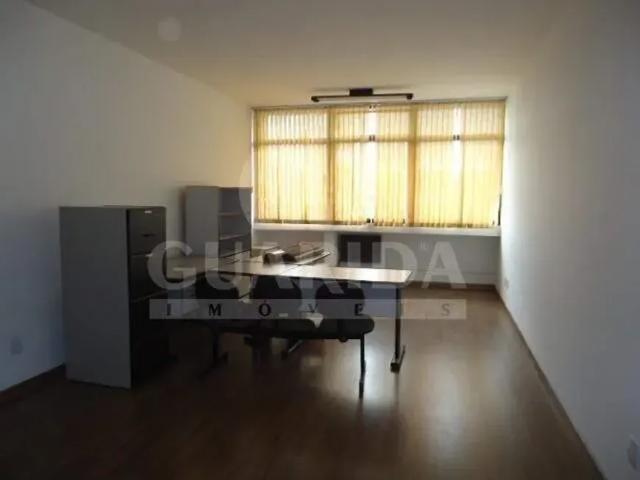 Conjunto comercial no bairro Petrópolis