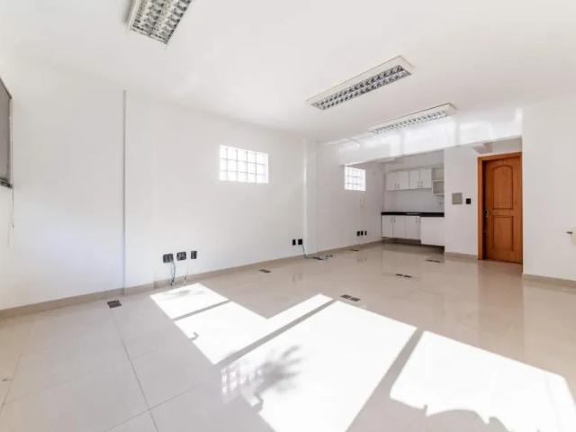 Conjunto comercial no bairro Petrópolis