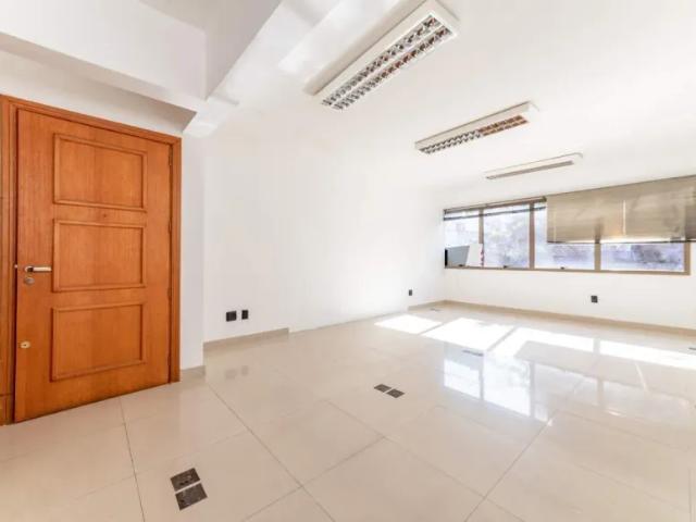 Conjunto comercial no bairro Petrópolis