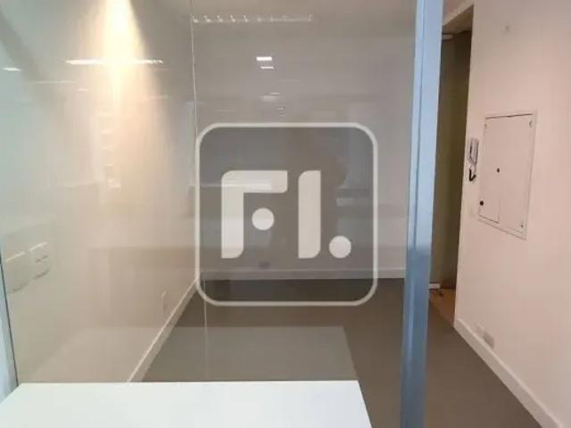 Conjunto comercial no Itaim Bibi para locação com 136m²