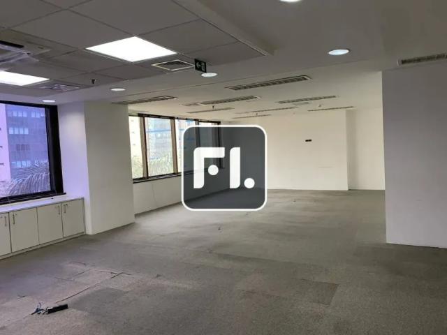 Conjunto comercial no Itaim Bibi para locação com 875m²