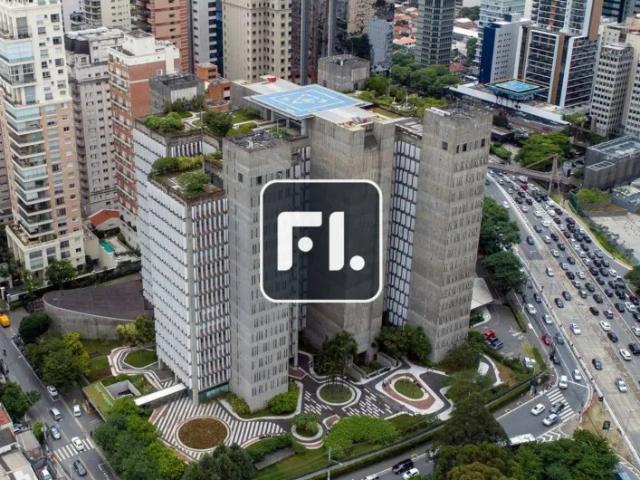 Conjunto comercial no Itaim Bibi para locação com 905m²