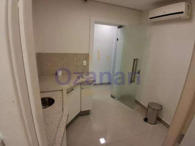 Conjunto comercial na av. Paula ferreira