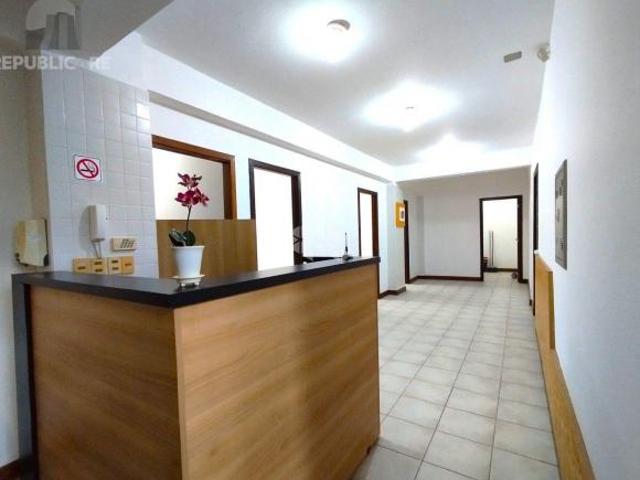 CONJUNTO COMERCIAL PODENDO FACILMENTE SER TRANSFORMADO EM APTO GARDEN