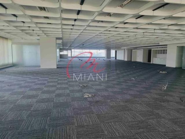 Conjunto comercial para Venda e Locação no Jardim São Luís com 2844m², 15 salas, 19 banheiros e 28 v
