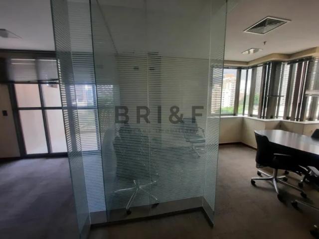 Conjunto comercial para locação com 3 salas e 3 vagas, 115m² Vila Olímpia São Paulo