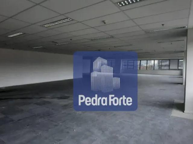 Conjunto corporativo com 440m²