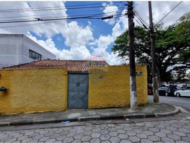 Conjunto de casas ao lado da Rodovia Regis Betencourt Embiu das Artes