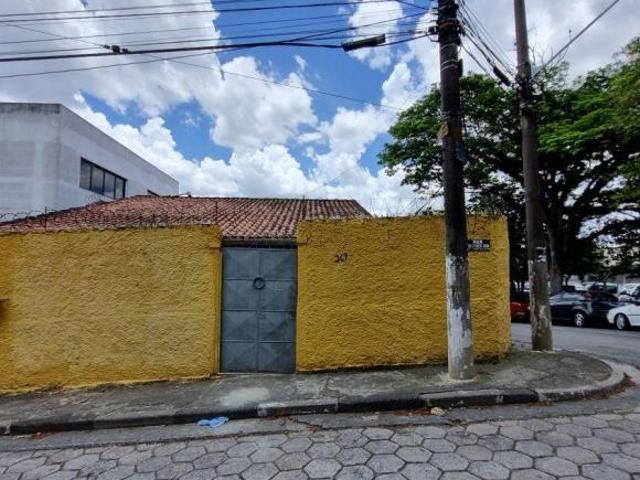 Conjunto de Casas em um terreno de 342 m2 ao lado da Rodovia Regis Betencourt