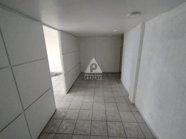 Conjunto de salas com 3 salas e 3 banheiros no centro do rio