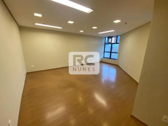 Conjunto de salas com área total de 102,80m², a uma quadra da Praça da Liberdade, Bairro Lourdes B