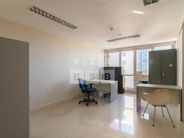 Conjunto de Salas no Setor Bancário Norte