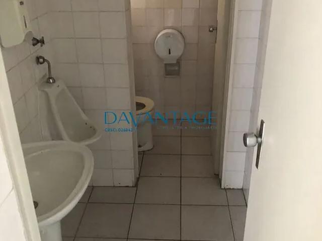 Conjunto para locação, com 100m2, com 3 salas, 2 banheiros, uma copa, ponto para ar condicionado