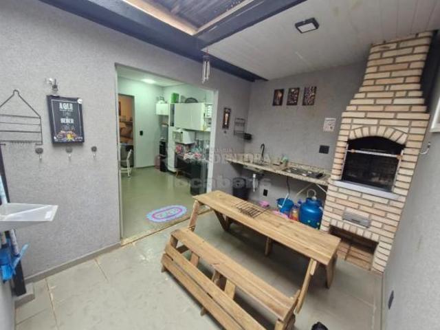 Conjunto Residencial Villa Borghese I Casa com 02 dormitórios e 01 vaga de garagem
