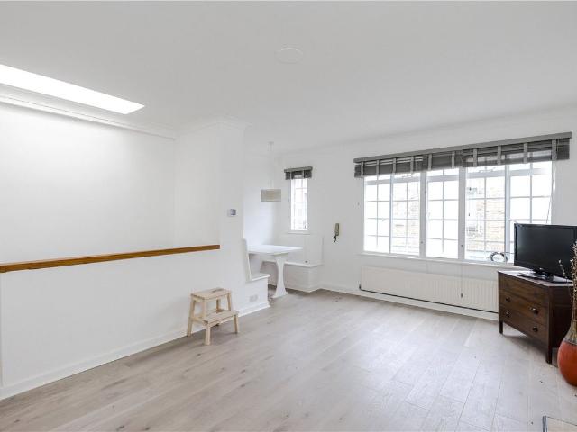 Connaught Close, London W2, 3 bed flat to rent, £3,683 pcm | PrimeLocation
