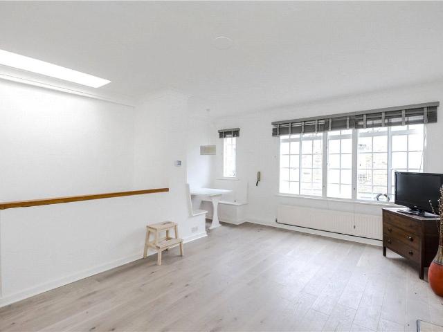 Connaught Close, London W2, 3 bed flat to rent, £3,683 pcm | PrimeLocation