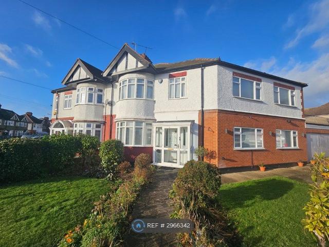 Connaught Avenue, Enfield EN1, 2 bed flat to rent, £2,100 pcm | PrimeLocation